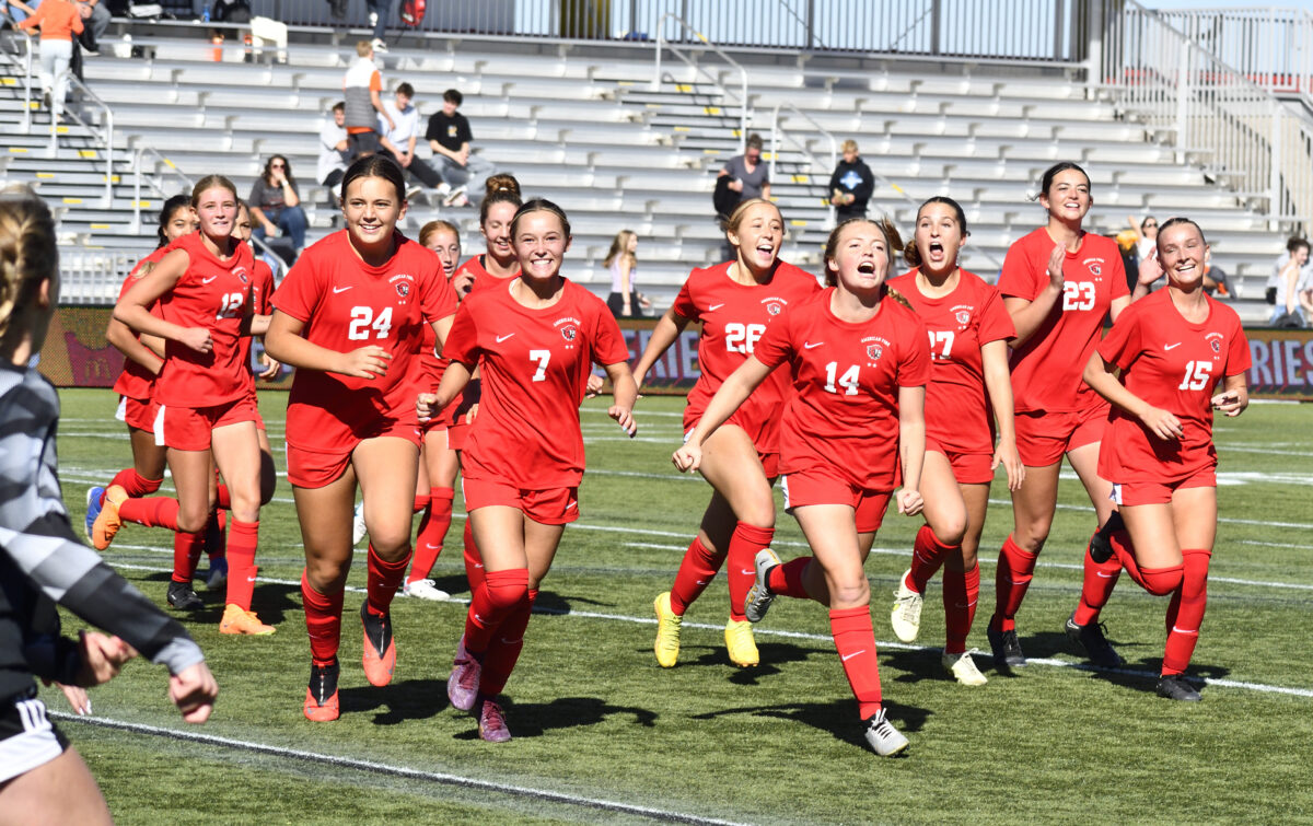“You got it, Sarah”: American Fork girls soccer GK makes big PK save to ...